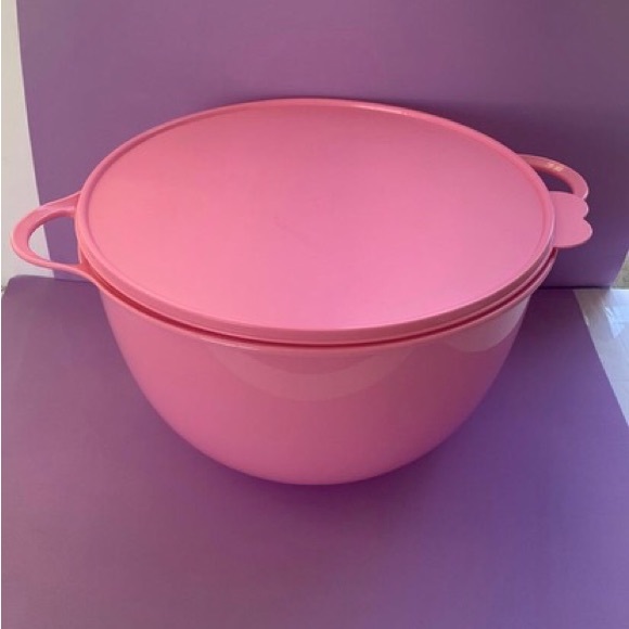 Tupperware | Kitchen | Vintage Tupperware Thatsa Mega Bowl 4 Liter 59 Cups | Poshmark